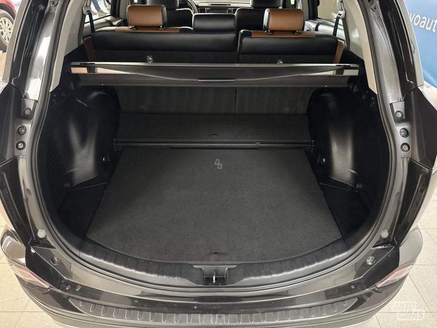 Brūns Toyota RAV4 2017 Viļņa, ar dzinēja tilpumu 2.50 L un nobraukumu 126 tūkst. km par 18999 €, foto 17 vietnē AUTOMOTO.COM.LV