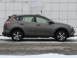 Brūns Toyota RAV4 2017 Rīga, ar dzinēja tilpumu 2.00 L un nobraukumu 94 tūkst. km par 16600 €, foto 3 vietnē AUTOMOTO.COM.LV