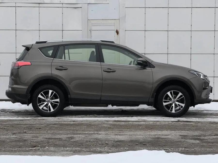 Brūns Toyota RAV4 2017 Rīga, ar dzinēja tilpumu 2.00 L un nobraukumu 94 tūkst. km par 16600 €, foto 3 vietnē AUTOMOTO.COM.LV