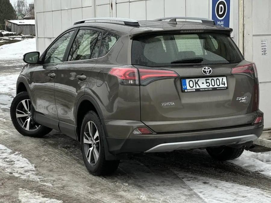Brūns Toyota RAV4 2017 Rīga, ar dzinēja tilpumu 2.00 L un nobraukumu 94 tūkst. km par 16600 €, foto 4 vietnē AUTOMOTO.COM.LV