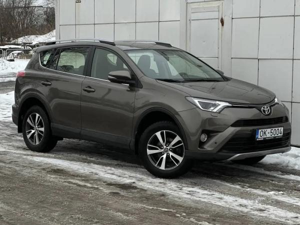 Brown Toyota RAV4 2017 in Riga, with an engine capacity of 2.00 L and mileage of 94 thousand km for 16600 €, photo 4 on AUTOMOTO.COM.LV