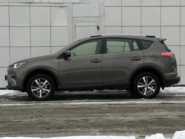 Brown Toyota RAV4 2017 in Riga, with an engine capacity of 2.00 L and mileage of 94 thousand km for 16600 €, photo 5 on AUTOMOTO.COM.LV
