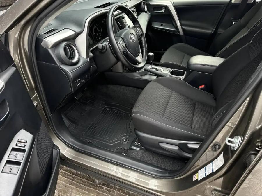 Brūns Toyota RAV4 2017 Rīga, ar dzinēja tilpumu 2.00 L un nobraukumu 94 tūkst. km par 16600 €, foto 10 vietnē AUTOMOTO.COM.LV