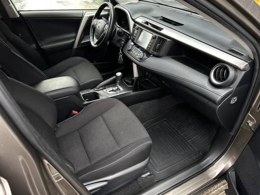 Brūns Toyota RAV4 2017 Rīga, ar dzinēja tilpumu 2.00 L un nobraukumu 94 tūkst. km par 16600 €, foto 18 vietnē AUTOMOTO.COM.LV