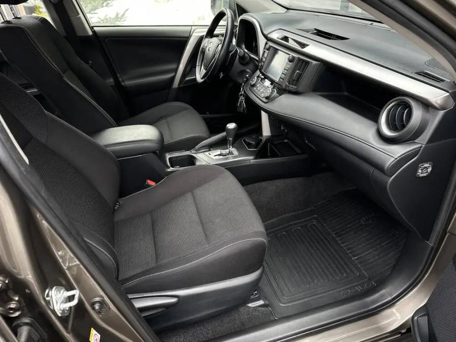 Brūns Toyota RAV4 2017 Rīga, ar dzinēja tilpumu 2.00 L un nobraukumu 94 tūkst. km par 16600 €, foto 20 vietnē AUTOMOTO.COM.LV