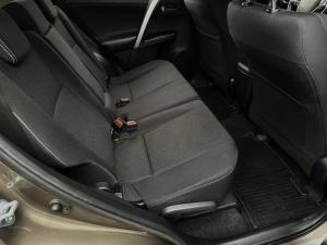 Brūns Toyota RAV4 2017 Rīga, ar dzinēja tilpumu 2.00 L un nobraukumu 94 tūkst. km par 16600 €, foto 25 vietnē AUTOMOTO.COM.LV