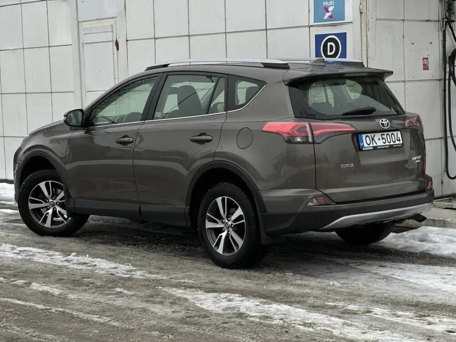 Brūns Toyota RAV4 2017 Rīga, ar dzinēja tilpumu 2.00 L un nobraukumu 94 tūkst. km par 16600 €, foto 29 vietnē AUTOMOTO.COM.LV
