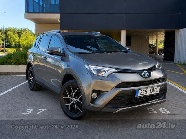 Brūns Toyota RAV4 2017 Tallina, ar dzinēja tilpumu 2.50 L un nobraukumu 355 tūkst. km par 13599 €, foto  vietnē AUTOMOTO.COM.LV