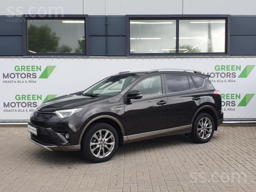 Brown Toyota RAV4 2017 in Riga, with an engine capacity of 2.20 L and mileage of 94 thousand km for 20900 €, photo 1 on AUTOMOTO.COM.LV