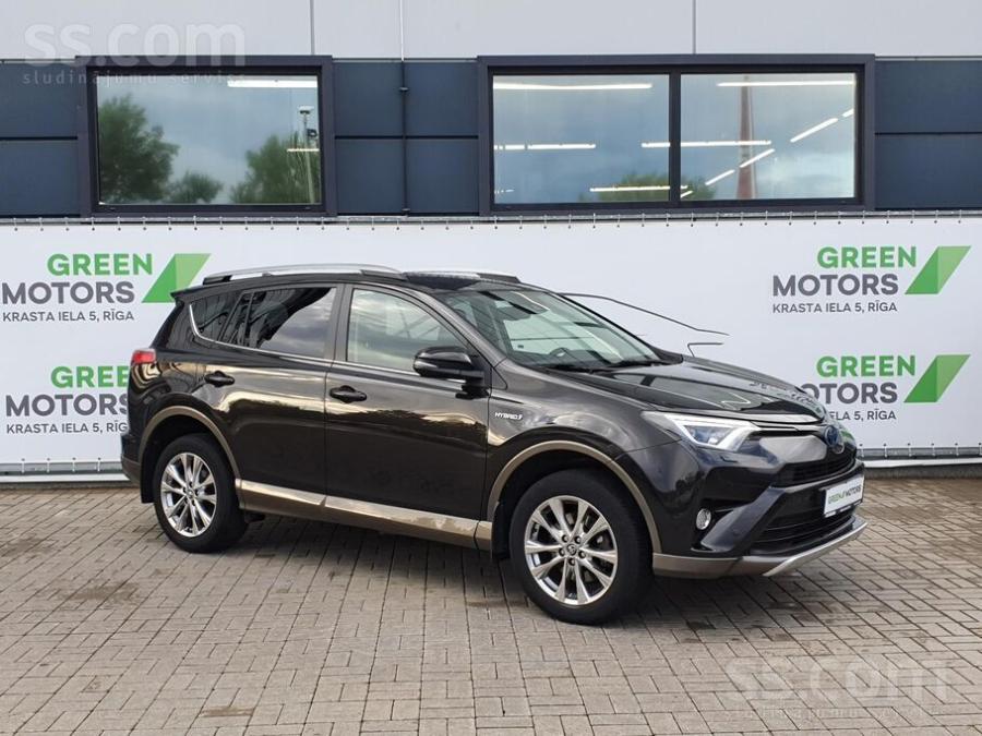 Brown Toyota RAV4 2017 in Riga, with an engine capacity of 2.20 L and mileage of 94 thousand km for 20900 €, photo 3 on AUTOMOTO.COM.LV