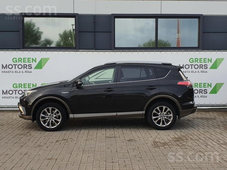 Brown Toyota RAV4 2017 in Riga, with an engine capacity of 2.20 L and mileage of 94 thousand km for 20900 €, photo 4 on AUTOMOTO.COM.LV