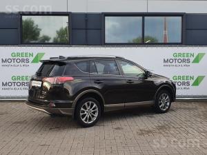Brown Toyota RAV4 2017 in Riga, with an engine capacity of 2.20 L and mileage of 94 thousand km for 20900 €, photo 7 on AUTOMOTO.COM.LV