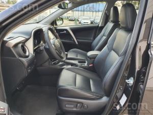 Brown Toyota RAV4 2017 in Riga, with an engine capacity of 2.20 L and mileage of 94 thousand km for 20900 €, photo 9 on AUTOMOTO.COM.LV