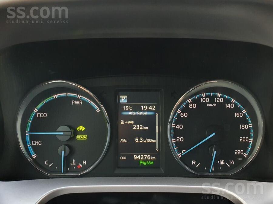 Brown Toyota RAV4 2017 in Riga, with an engine capacity of 2.20 L and mileage of 94 thousand km for 20900 €, photo 16 on AUTOMOTO.COM.LV