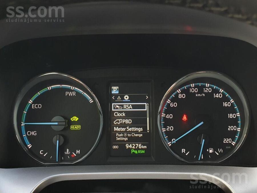 Brown Toyota RAV4 2017 in Riga, with an engine capacity of 2.20 L and mileage of 94 thousand km for 20900 €, photo 17 on AUTOMOTO.COM.LV