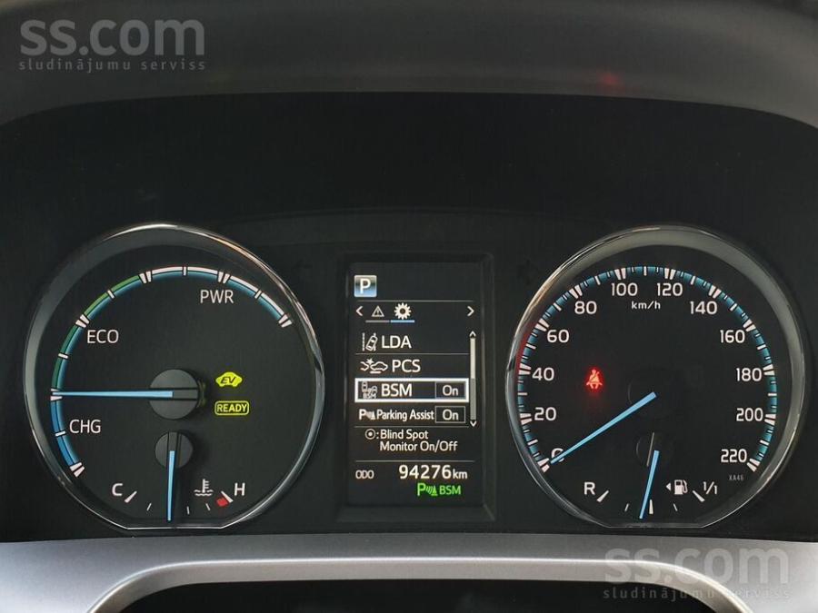 Brown Toyota RAV4 2017 in Riga, with an engine capacity of 2.20 L and mileage of 94 thousand km for 20900 €, photo 18 on AUTOMOTO.COM.LV
