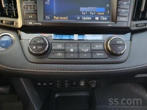 Brown Toyota RAV4 2017 in Riga, with an engine capacity of 2.20 L and mileage of 94 thousand km for 20900 €, photo 28 on AUTOMOTO.COM.LV