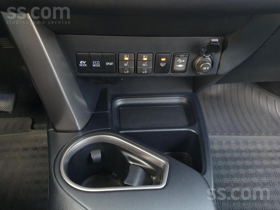 Brown Toyota RAV4 2017 in Riga, with an engine capacity of 2.20 L and mileage of 94 thousand km for 20900 €, photo 29 on AUTOMOTO.COM.LV