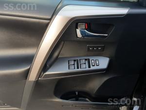Brown Toyota RAV4 2017 in Riga, with an engine capacity of 2.20 L and mileage of 94 thousand km for 20900 €, photo 32 on AUTOMOTO.COM.LV