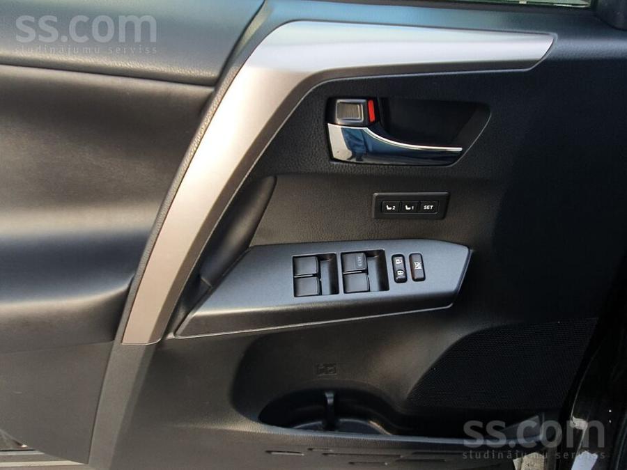 Brown Toyota RAV4 2017 in Riga, with an engine capacity of 2.20 L and mileage of 94 thousand km for 20900 €, photo 32 on AUTOMOTO.COM.LV