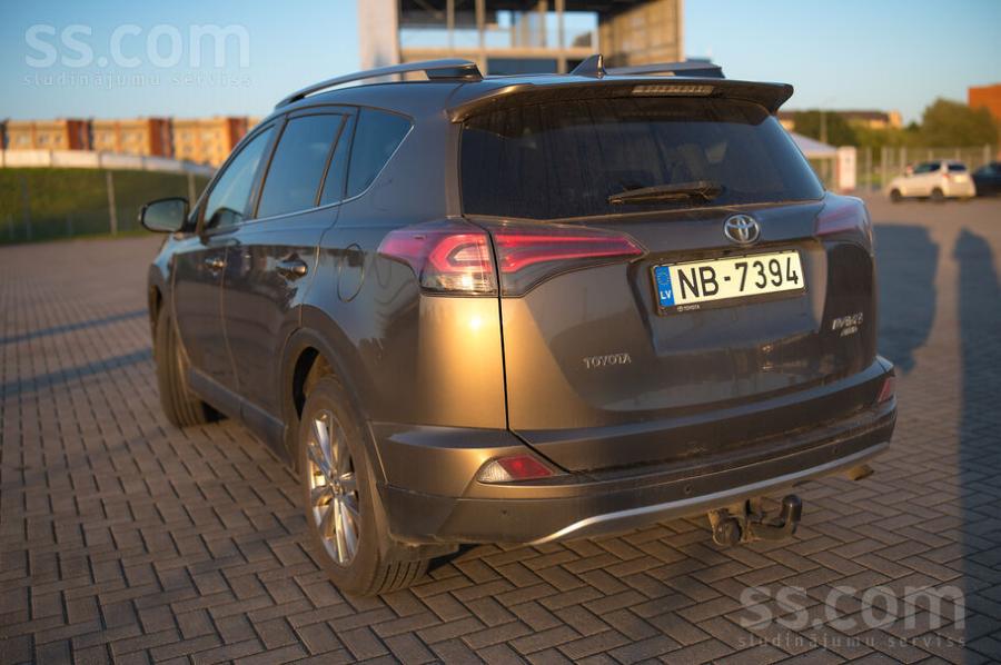 Brūns Toyota RAV4 2017 Valmiera, ar dzinēja tilpumu 2.00 L un nobraukumu 159 tūkst. km par 14200 €, foto 4 vietnē AUTOMOTO.COM.LV