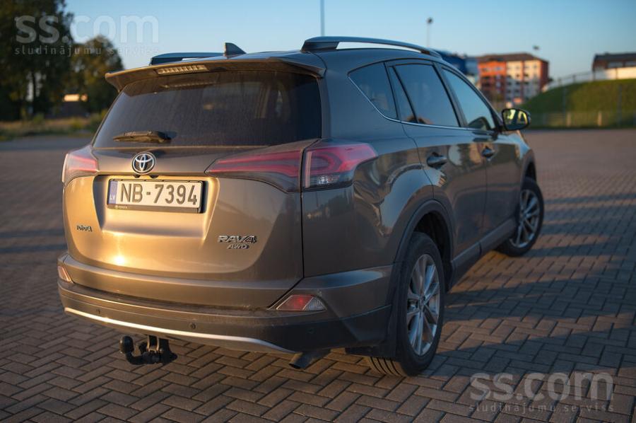 Brūns Toyota RAV4 2017 Valmiera, ar dzinēja tilpumu 2.00 L un nobraukumu 159 tūkst. km par 14200 €, foto 5 vietnē AUTOMOTO.COM.LV