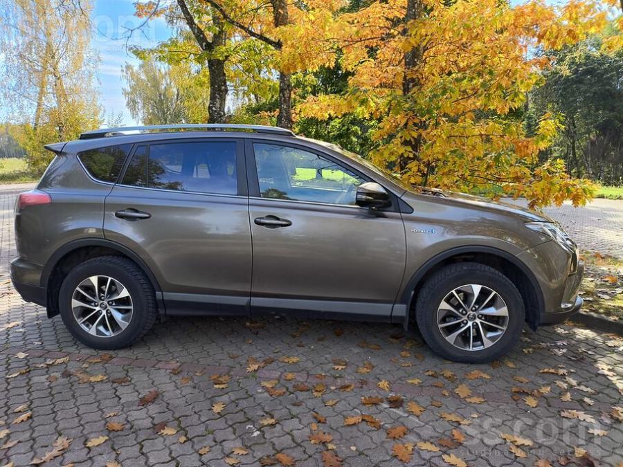 Brūns Toyota RAV4 2017 Rīga, ar dzinēja tilpumu 2.50 L un nobraukumu 180 tūkst. km par 17900 €, foto 1 vietnē AUTOMOTO.COM.LV