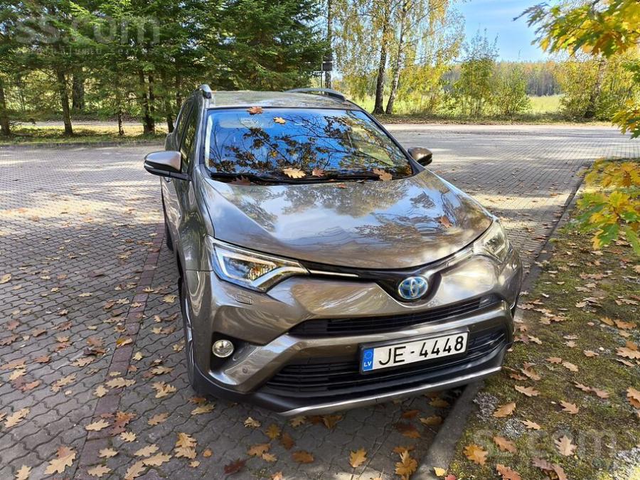 Brūns Toyota RAV4 2017 Rīga, ar dzinēja tilpumu 2.50 L un nobraukumu 180 tūkst. km par 17900 €, foto 3 vietnē AUTOMOTO.COM.LV