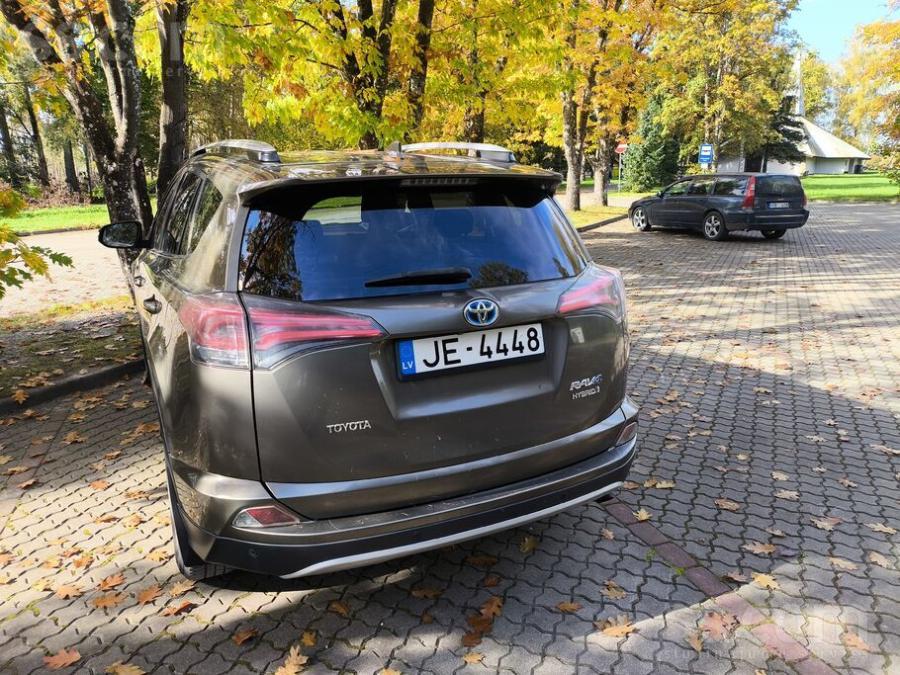 Brūns Toyota RAV4 2017 Rīga, ar dzinēja tilpumu 2.50 L un nobraukumu 180 tūkst. km par 17900 €, foto 4 vietnē AUTOMOTO.COM.LV