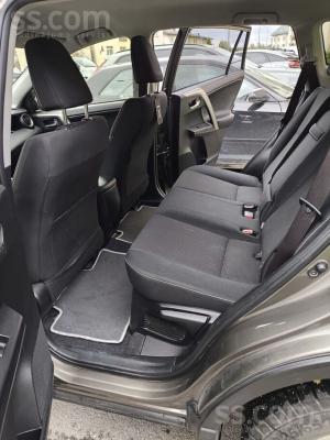 Brūns Toyota RAV4 2017 Rīga, ar dzinēja tilpumu 2.50 L un nobraukumu 180 tūkst. km par 17900 €, foto 13 vietnē AUTOMOTO.COM.LV