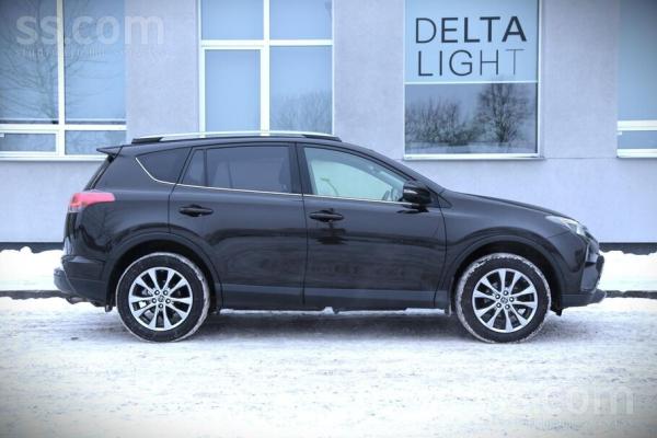 Brown Toyota RAV4 2018 in Riga, with an engine capacity of 2.00 L and mileage of 226 thousand km for 17995 €, photo 3 on AUTOMOTO.COM.LV