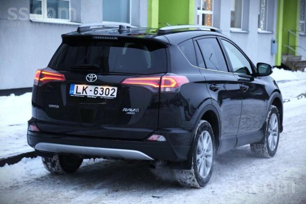 Brown Toyota RAV4 2018 in Riga, with an engine capacity of 2.00 L and mileage of 226 thousand km for 17995 €, photo 6 on AUTOMOTO.COM.LV