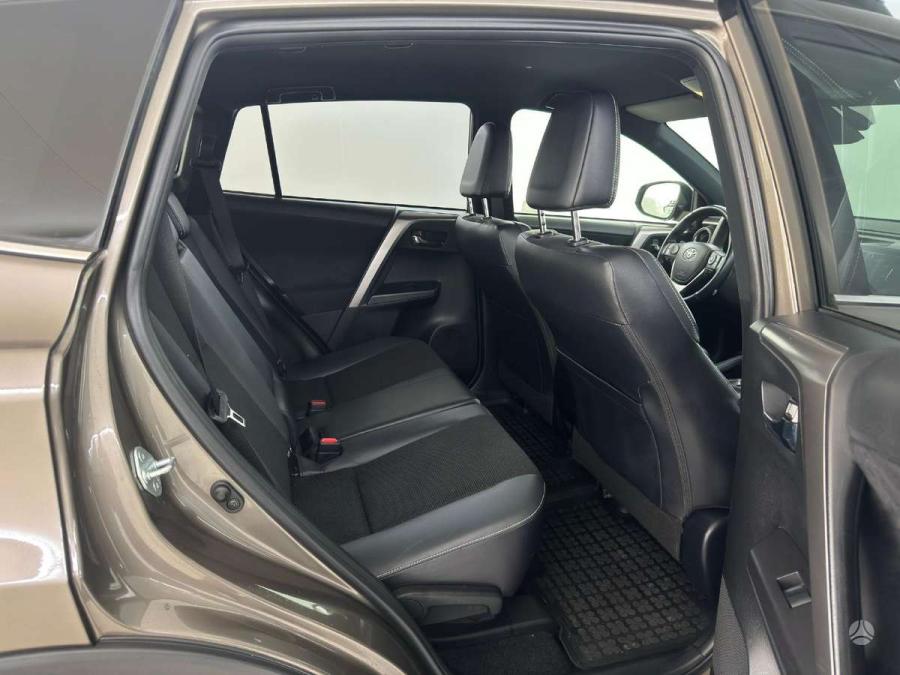 Brūns Toyota RAV4 2018 Viļņa, ar dzinēja tilpumu 1.99 L un nobraukumu 136 tūkst. km par 17900 €, foto 10 vietnē AUTOMOTO.COM.LV