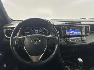 Brūns Toyota RAV4 2018 Viļņa, ar dzinēja tilpumu 1.99 L un nobraukumu 136 tūkst. km par 17900 €, foto 12 vietnē AUTOMOTO.COM.LV