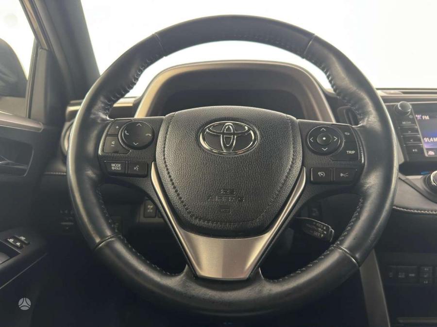 Brūns Toyota RAV4 2018 Viļņa, ar dzinēja tilpumu 1.99 L un nobraukumu 136 tūkst. km par 17900 €, foto 15 vietnē AUTOMOTO.COM.LV