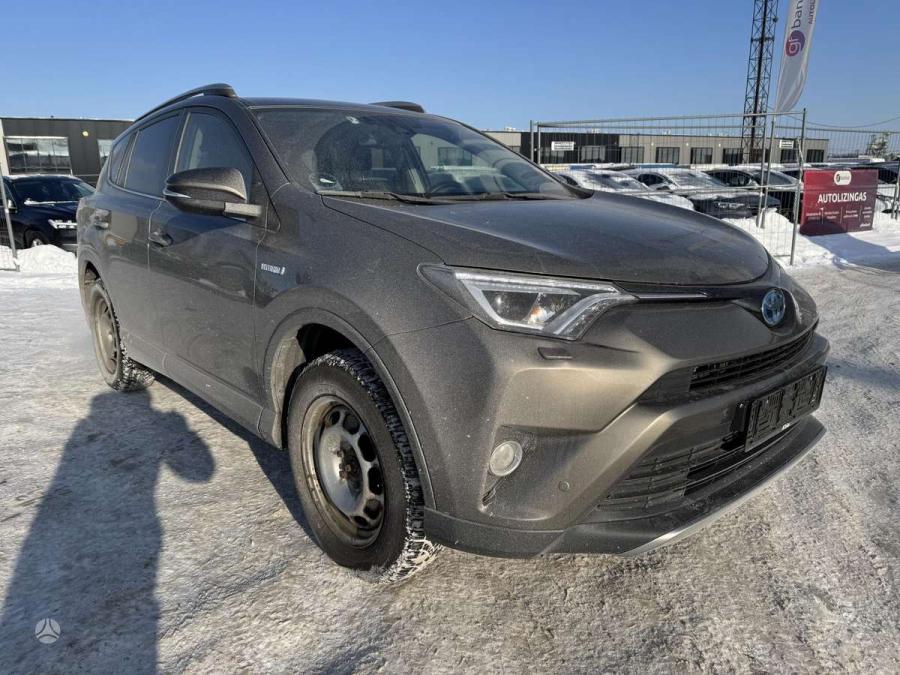 Brown Toyota RAV4 2018 in Kaunas, with an engine capacity of 2.49 L and mileage of 287 thousand km for 12950 €, photo 1 on AUTOMOTO.COM.LV