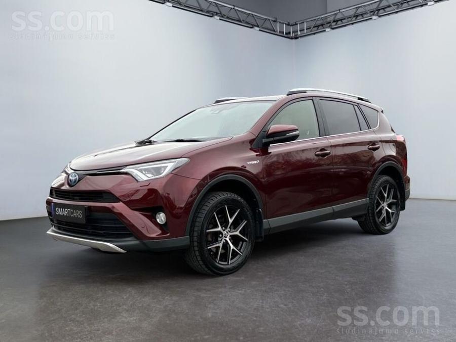 Brown Toyota RAV4 2018 in Riga, with an engine capacity of 2.50 L and mileage of 100 thousand km for 20470 €, photo 1 on AUTOMOTO.COM.LV