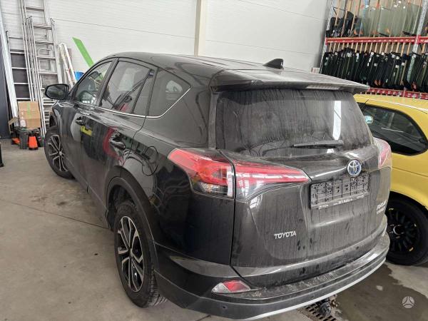 Brūns Toyota RAV4 2018 Kauņa, ar dzinēja tilpumu 2.49 L un nobraukumu 96 tūkst. km par 19000 €, foto 3 vietnē AUTOMOTO.COM.LV