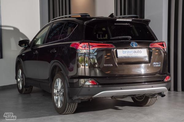 Brown Toyota RAV4 2018 in Kaunas, with an engine capacity of 2.50 L and mileage of 93 thousand km for 20771 €, photo 5 on AUTOMOTO.COM.LV