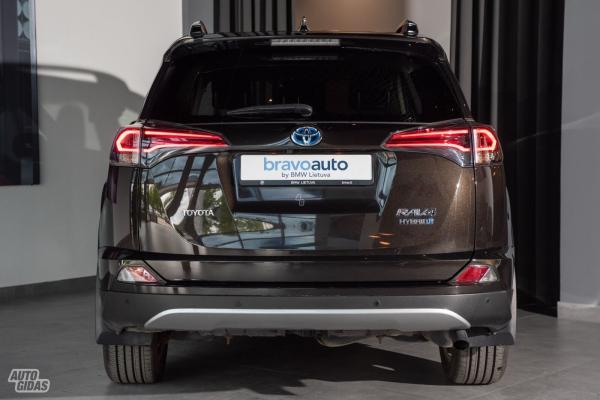 Brown Toyota RAV4 2018 in Kaunas, with an engine capacity of 2.50 L and mileage of 93 thousand km for 20771 €, photo 6 on AUTOMOTO.COM.LV
