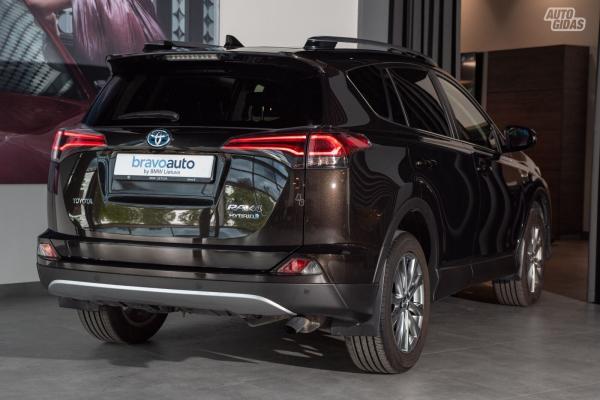 Brown Toyota RAV4 2018 in Kaunas, with an engine capacity of 2.50 L and mileage of 93 thousand km for 20771 €, photo 8 on AUTOMOTO.COM.LV