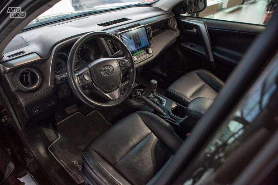 Brūns Toyota RAV4 2018 Kauņa, ar dzinēja tilpumu 2.50 L un nobraukumu 93 tūkst. km par 20771 €, foto 12 vietnē AUTOMOTO.COM.LV