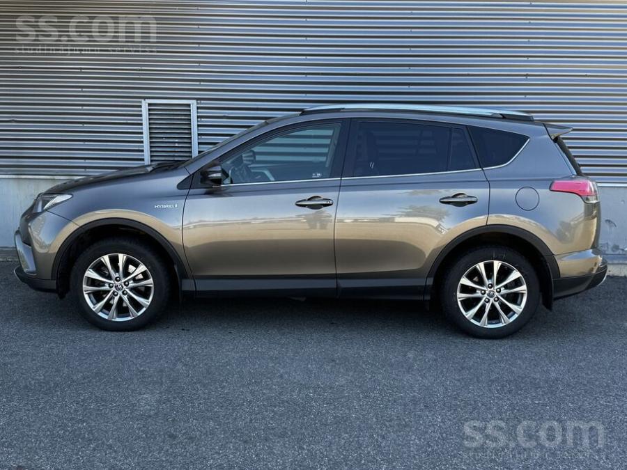 Brūns Toyota RAV4 2018 Rīga, ar dzinēja tilpumu 2.50 L un nobraukumu 69 tūkst. km par 20300 €, foto 3 vietnē AUTOMOTO.COM.LV