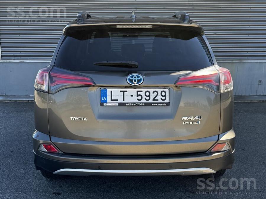 Brūns Toyota RAV4 2018 Rīga, ar dzinēja tilpumu 2.50 L un nobraukumu 69 tūkst. km par 20300 €, foto 5 vietnē AUTOMOTO.COM.LV