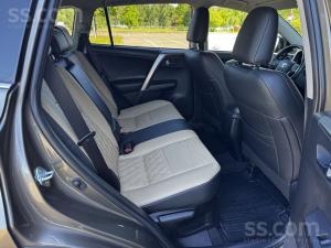 Brūns Toyota RAV4 2018 Rīga, ar dzinēja tilpumu 2.50 L un nobraukumu 69 tūkst. km par 20300 €, foto 12 vietnē AUTOMOTO.COM.LV