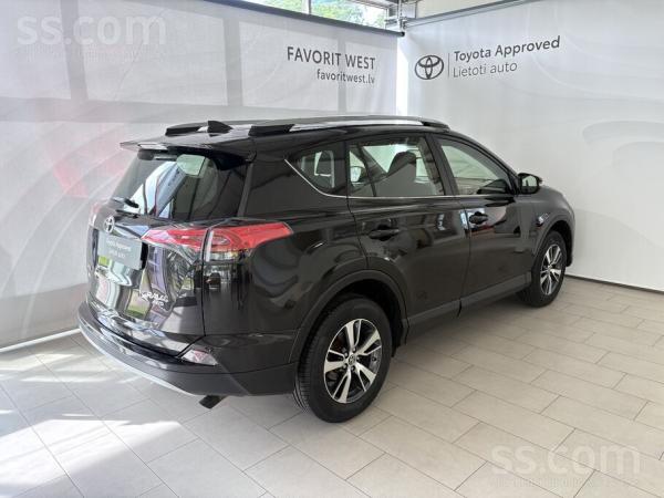 Brown Toyota RAV4 2018 in Ventspils, with an engine capacity of 2.00 L and mileage of 135 thousand km for 16490 €, photo 4 on AUTOMOTO.COM.LV