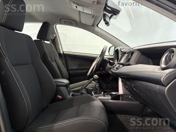 Brown Toyota RAV4 2018 in Ventspils, with an engine capacity of 2.00 L and mileage of 135 thousand km for 16490 €, photo 7 on AUTOMOTO.COM.LV