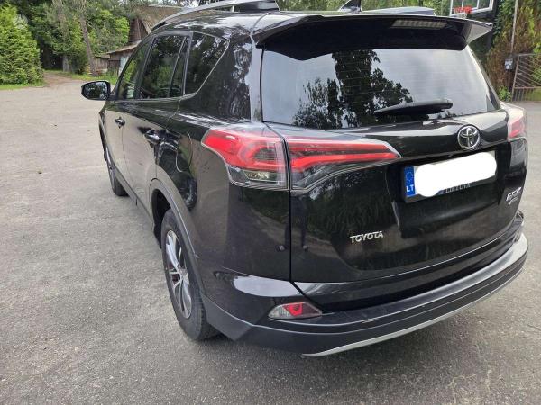 Brown Toyota RAV4 2018 in Vilnius, with an engine capacity of 1.99 L and mileage of 134 thousand km for 16600 €, photo 5 on AUTOMOTO.COM.LV