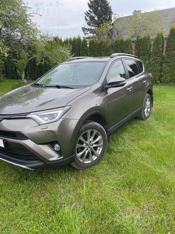 Brown Toyota RAV4 2018 in Saldus, with an engine capacity of 2.00 L and mileage of 204 thousand km for 15500 €, photo 1 on AUTOMOTO.COM.LV