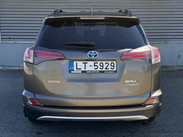 Brown Toyota RAV4 2018 in Riga, with an engine capacity of 2.50 L and mileage of 69 thousand km for 20900 €, photo 4 on AUTOMOTO.COM.LV